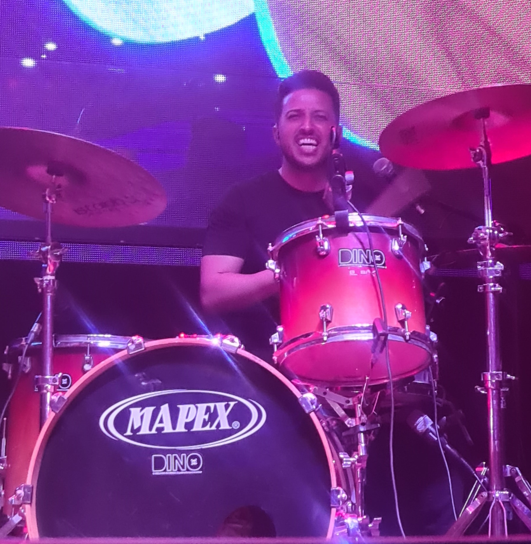 Dino lança DVD com show que traz sua versatilidade e une todas as ...